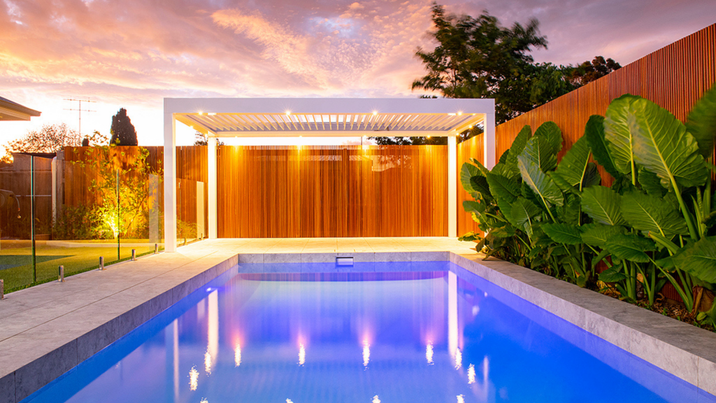 8 Opening Roof Pergola Projects To Inspire Your Designs - Smartblade ...