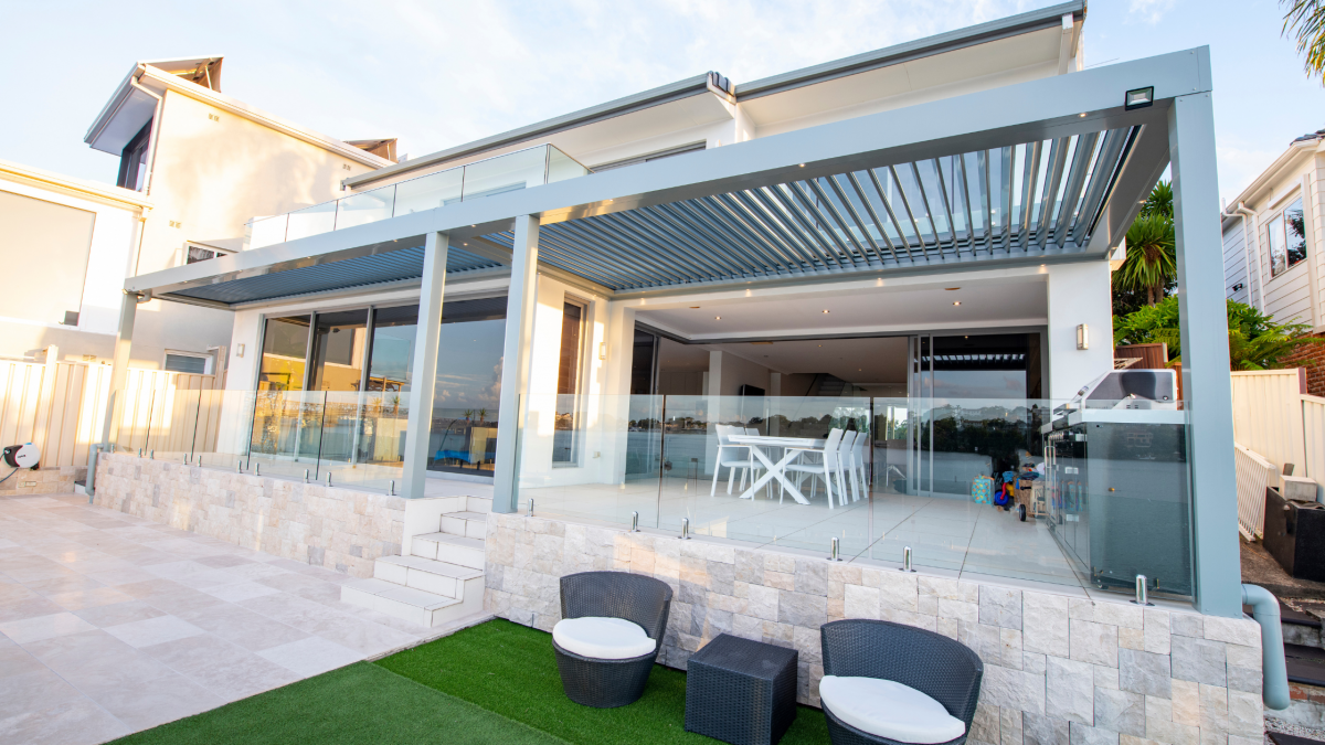 8 Opening Roof Pergola Projects To Inspire Your Designs - Smartblade ...